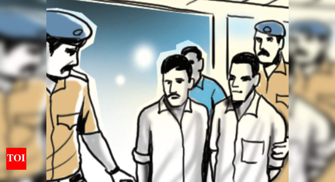 7 of gang arrested for bank robbery | Gurgaon News - Times of India