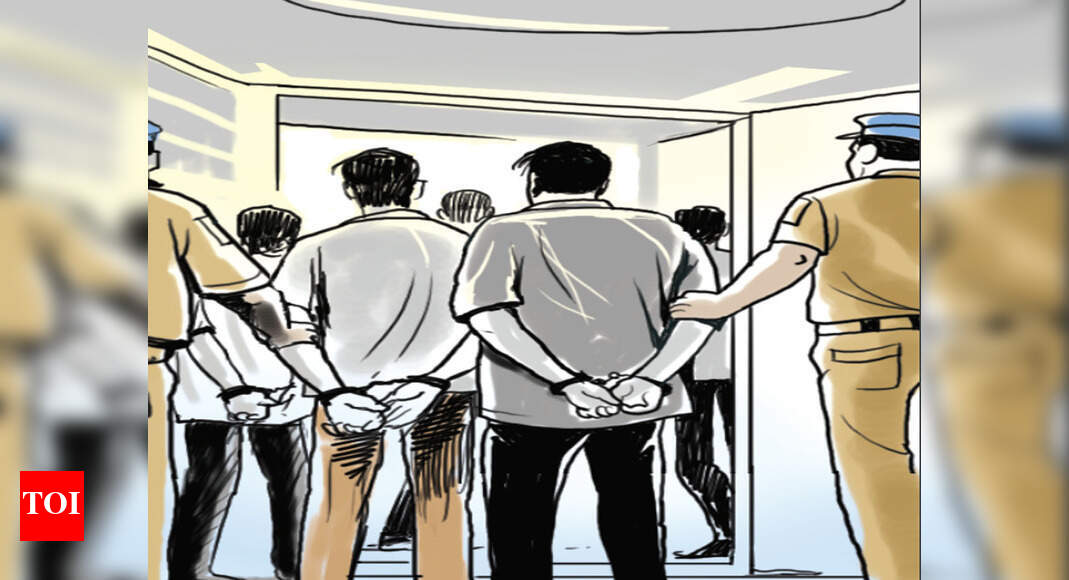 Cops foil dacoity bid, 2 juveniles among 7 held | Chennai News - Times ...