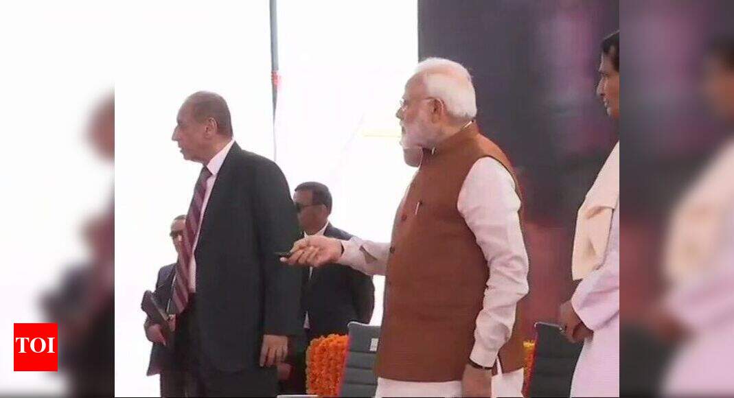 TDP protest PM Narendra Modi's visit to Andhra Pradesh | India News ...