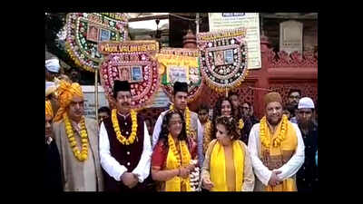 Dargah turns yellow for Sufi Basant festival | Hyderabad News - Times ...