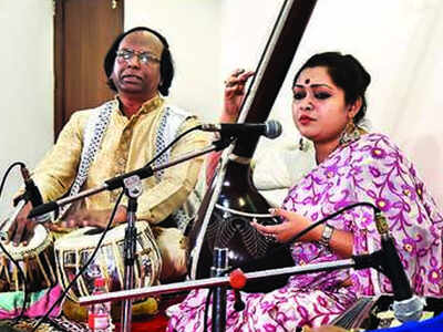 Vocalist Banerjee impresses audience with classic show | Nagpur News ...