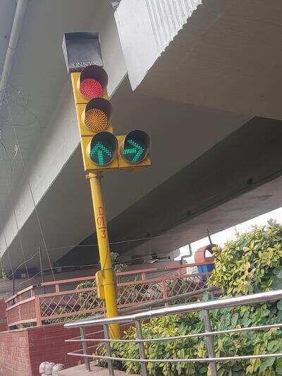 Malfunctioning traffic signal - Times of India