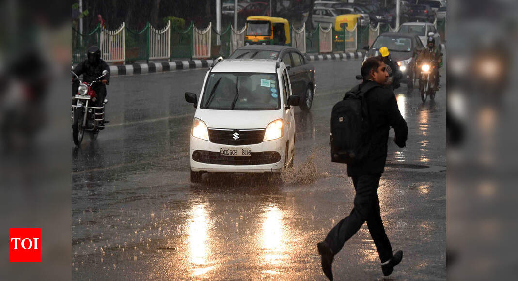 Delhi weather today: Light rain in Delhi-NCR; more rains, hailstorm ...