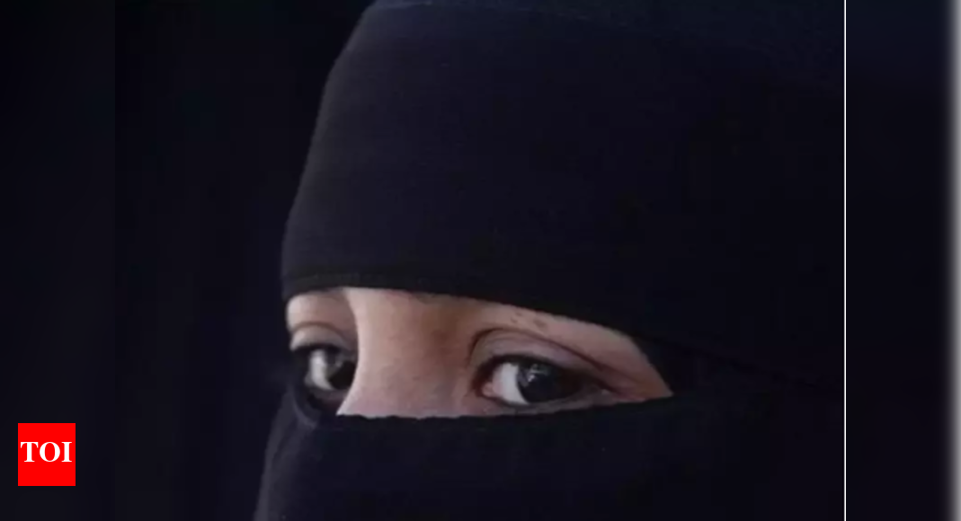 Chennai: Student walks on Chennai road wearing burqa to get girlfriend ...