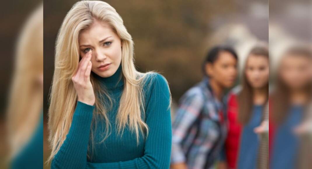 Here's how social ostracism can affect your behaviour - Misskyra.com