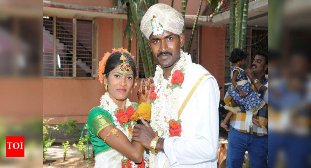 Wife of Pulwama martyr Kalavathi and her crores of problems | Bengaluru ...