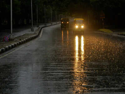 Light rains, drizzle in parts of Delhi and NCR | Delhi News - Times of ...