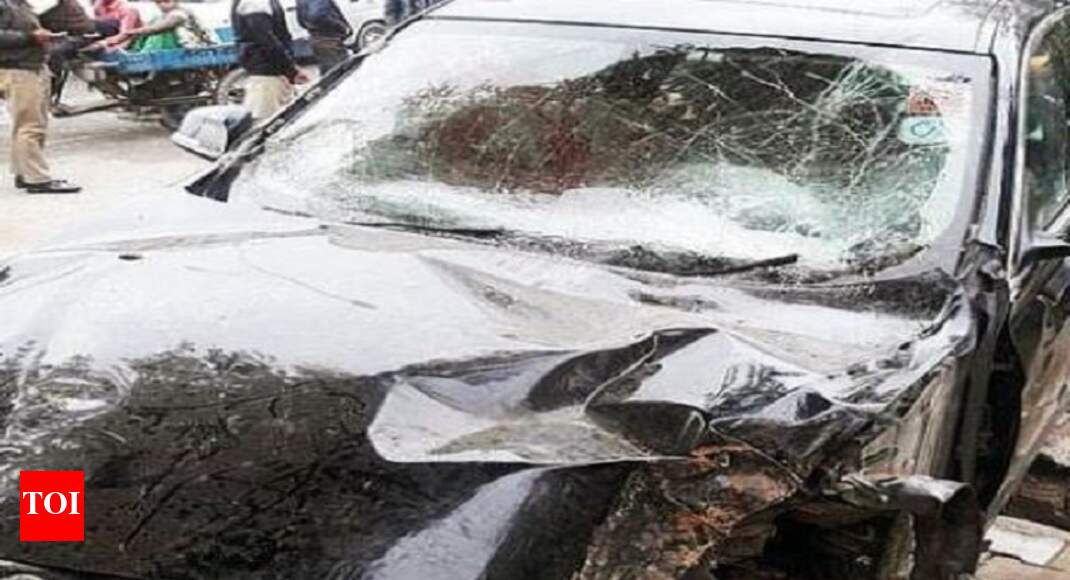 Noida: Property dealer dies after his BMW crashes into barricade, day ...