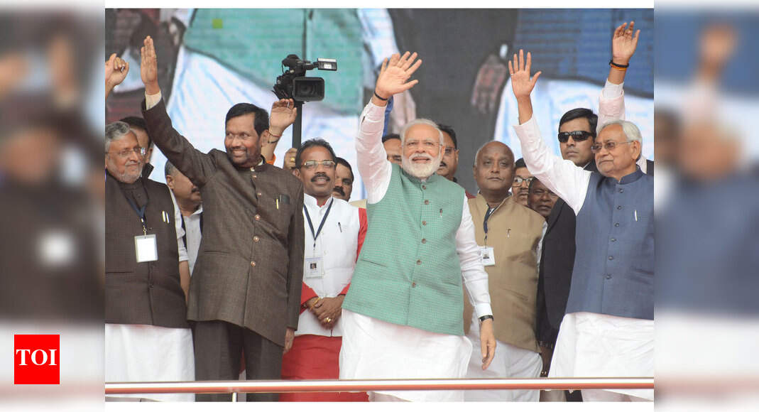 Nitish Kumar shares political stage with Narendra Modi after 9 years ...