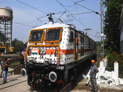 Howrah-New Delhi Rajdhani Express celebrates golden jubilee in style ...