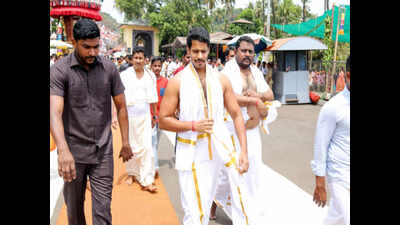 Sumalatha prepares for faceoff with Gowdas | Mangaluru News - Times of India