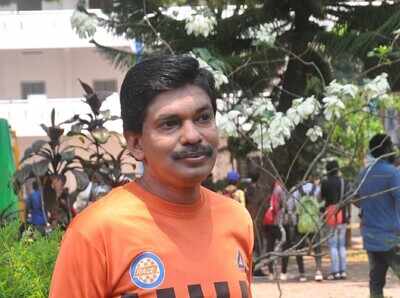 Santhosh Pandit visits Annie's Kitchen - Times of India