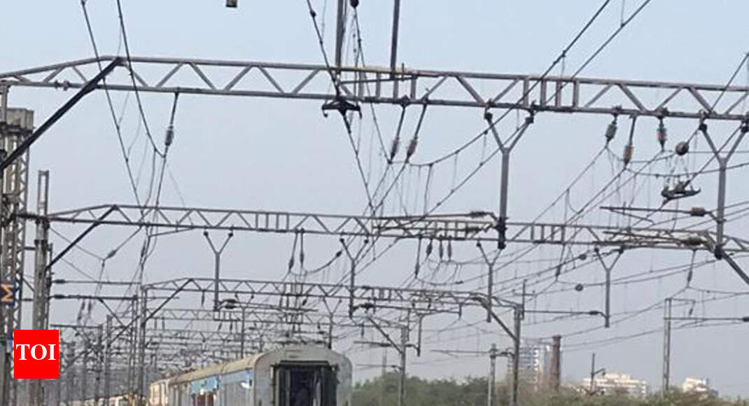 Manmad-Panchvati train: Manmad-Panchvati Express coaches detach from ...