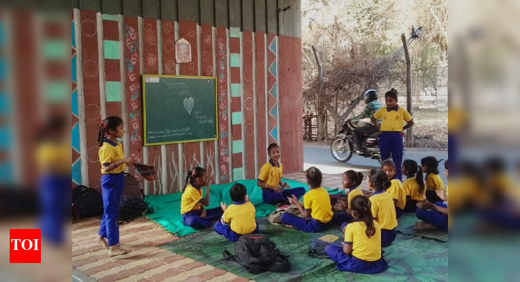 Street Children Taking Classes In Vadodara: Vadodara: Architecture ...