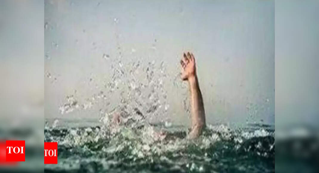Man falls into sea, rescued | Mumbai News - Times of India