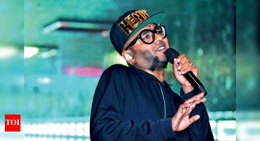 Benny sends audience into raptures at IIT-Kanpur | Kanpur News - Times ...