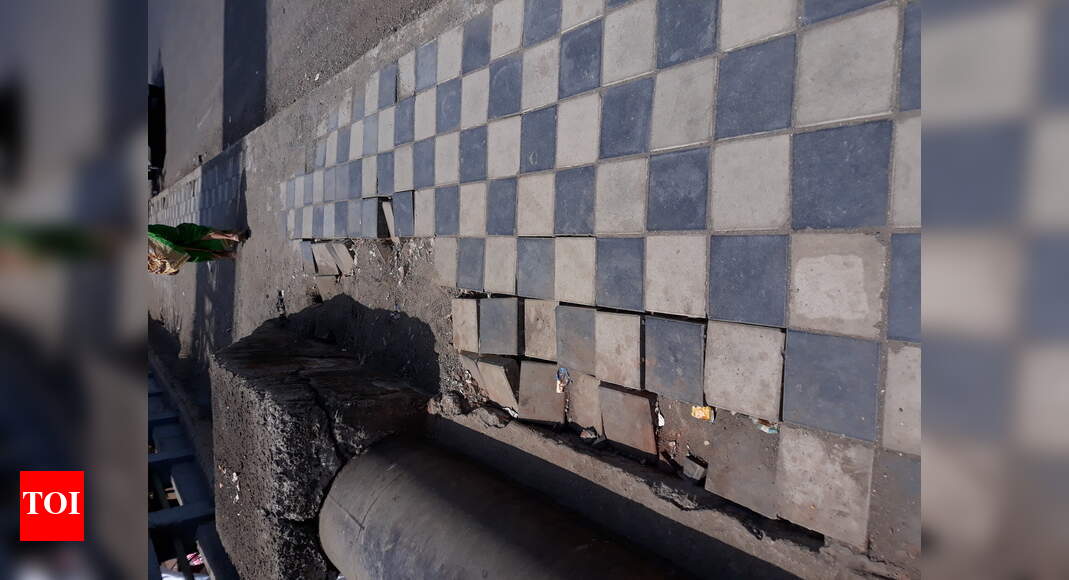 Conditions of sidewalks - Times of India