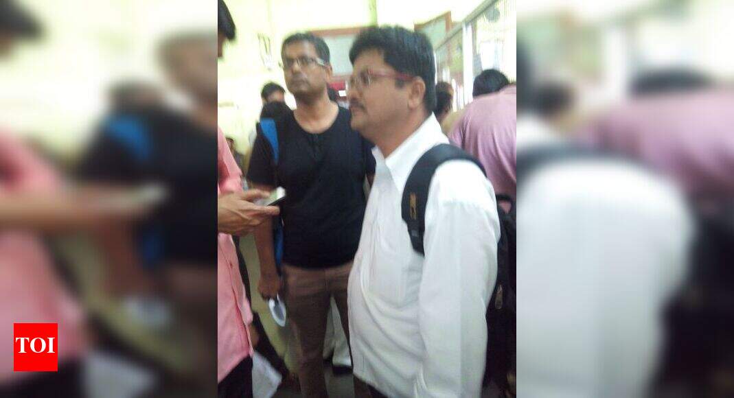 Absent of Staff in Wadala RTO - Times of India