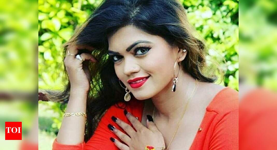 Nisha Dubey releases her Holi song 'Odhaniya Mayel Bhayel Ba ...