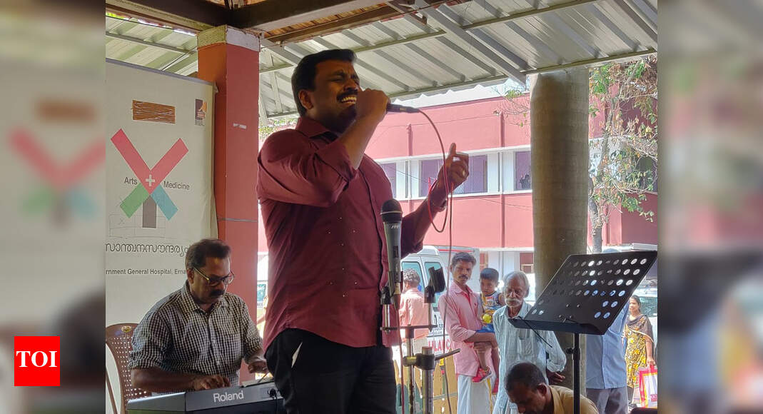 Singer Joji Thomas performs for the 'Arts and Medicine' show | Events ...