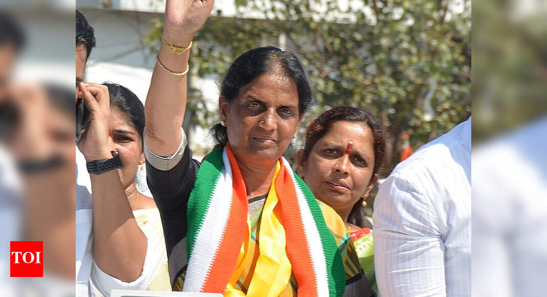 Sabitha Indra Reddy, son dump Congress for TRS after meeting with KCR ...