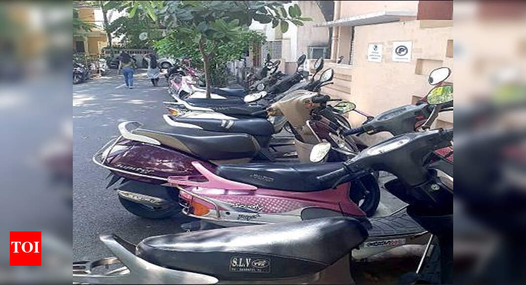 At Vasanthnagar, residents & students lock horns for parking space ...