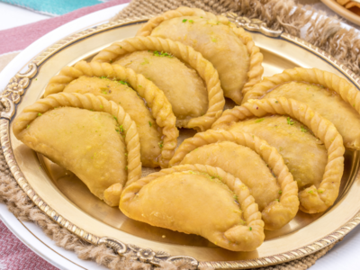 Holi 2019: How to Make Gujiyas at Home | Easy Gujiya Recipes for Holi ...