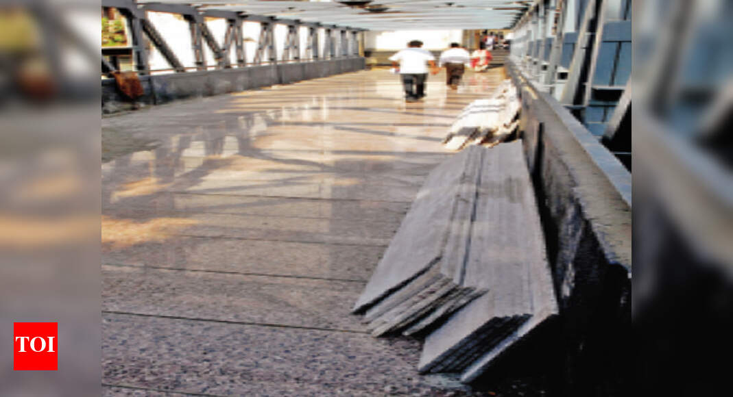 Mumbai bridge collapse: Rusty FOB was repaired just once in three ...