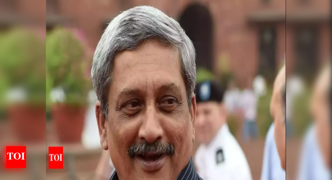 Relatives, officials arrive at ailing Goa CM's residence | India News ...