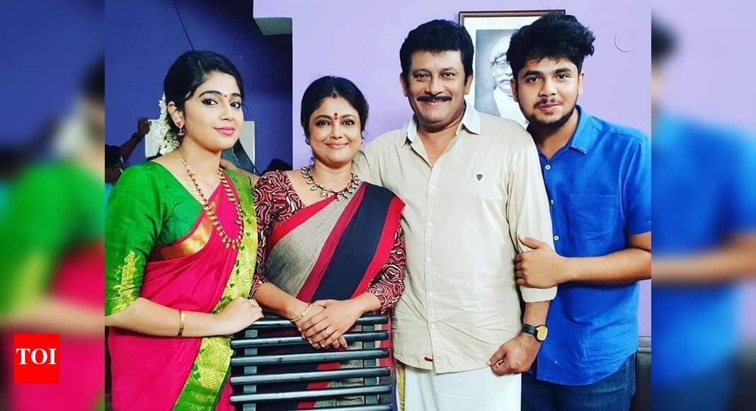 Thatteem Mutteem: Manju Pillai shares a funny video with her on-screen ...