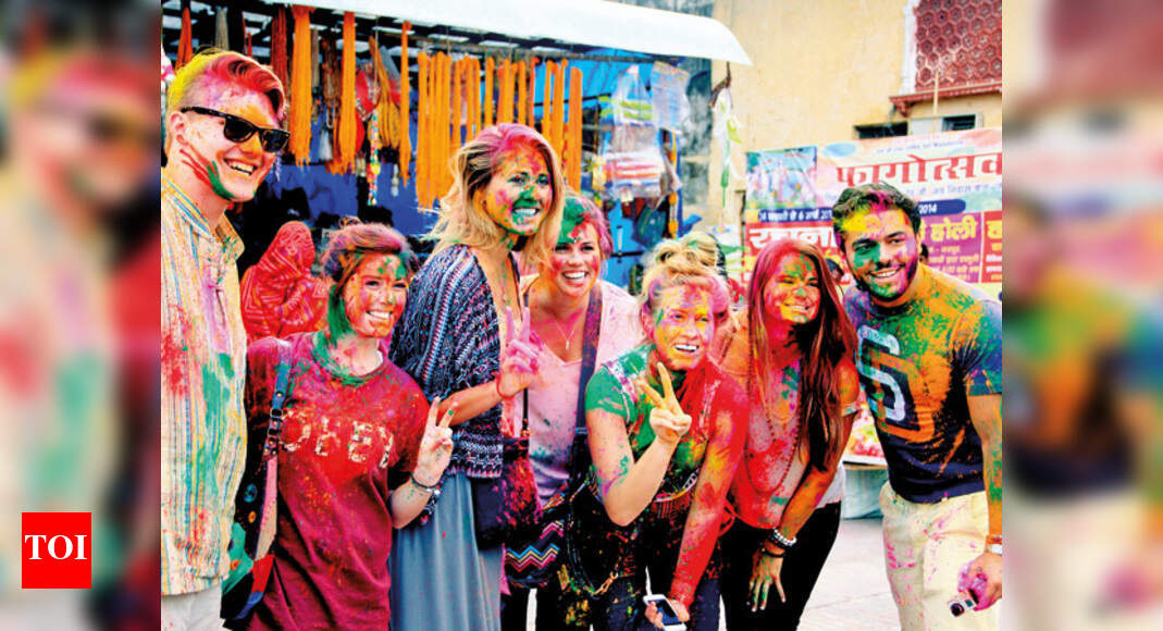 House that! Ghar waali Holi for videshi tourists in Delhi | Delhi News ...