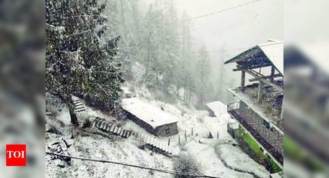 Kashmir receives fresh spell of snowfall, heavy rain on Wednesday ...
