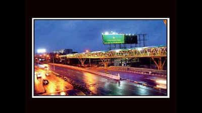 Bandra Skywalk Closed: Bandra skywalk above Western Express Highway to ...