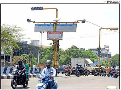 More snarls round traffic signal after its installation | Chennai News ...