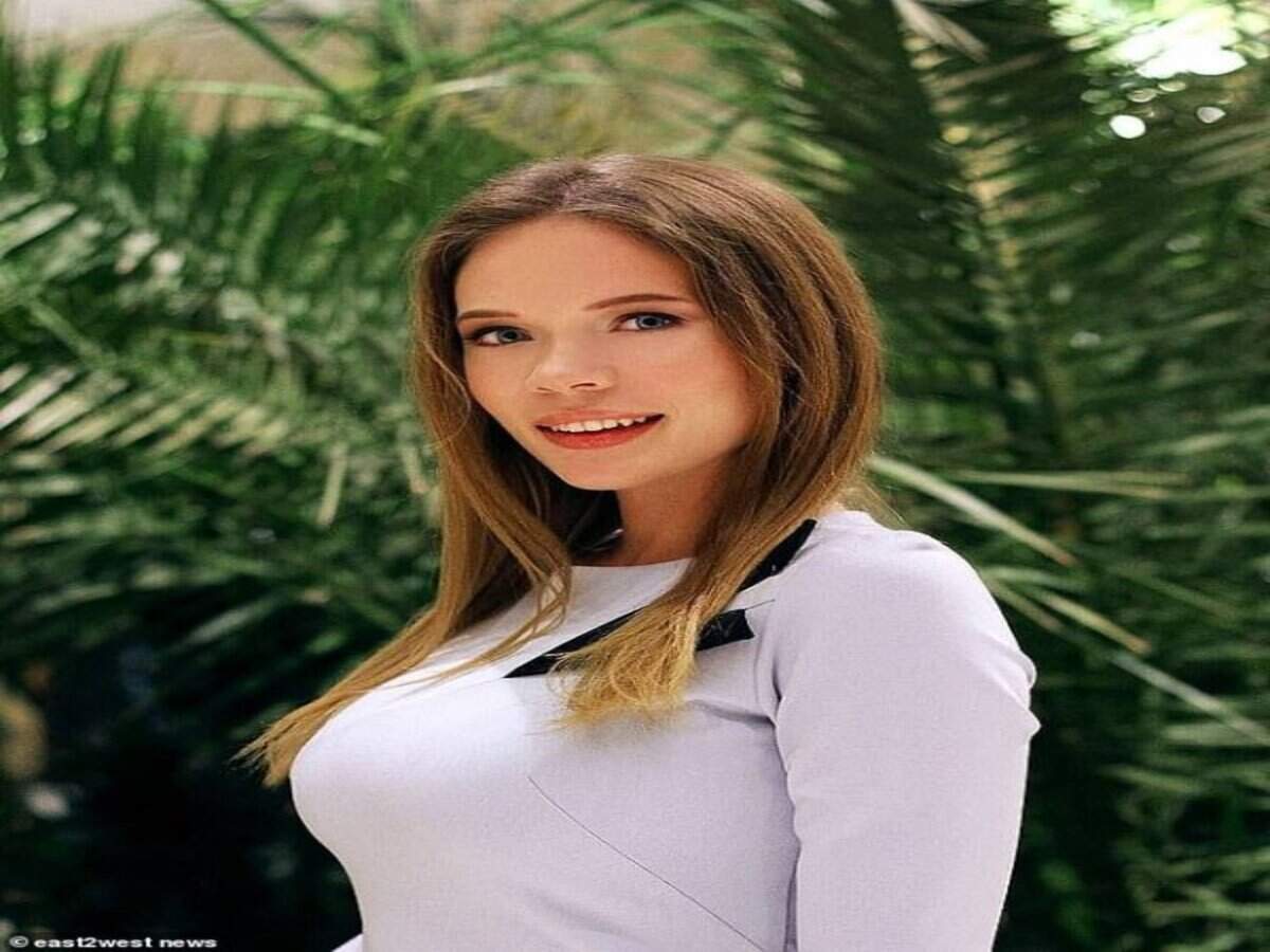 Beauty queen dethroned for destroying her crown