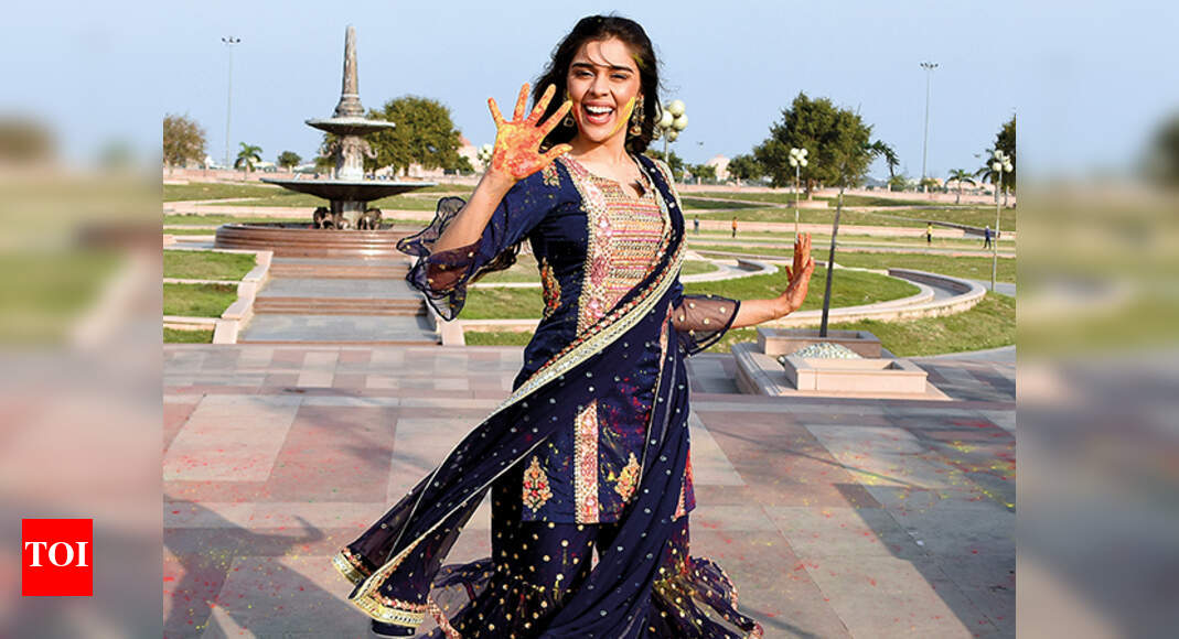 A gulaal waali Holi for Eisha Singh in Lucknow - Times of India