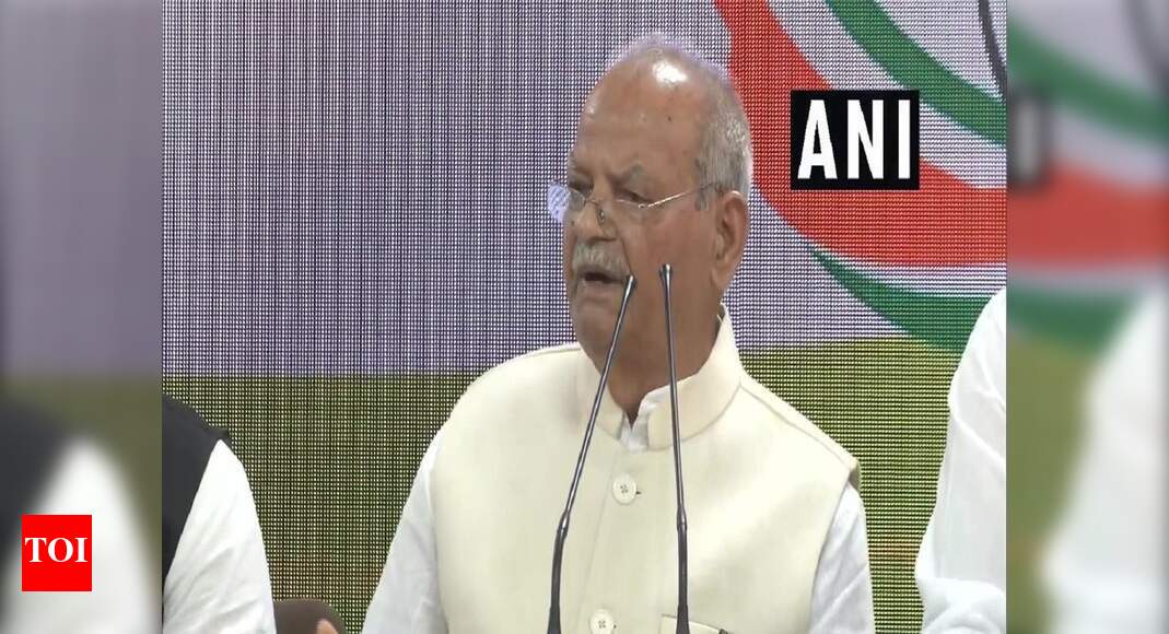 Former Union minister Sukh Ram, grandson Aashray Sharma join Congress ...