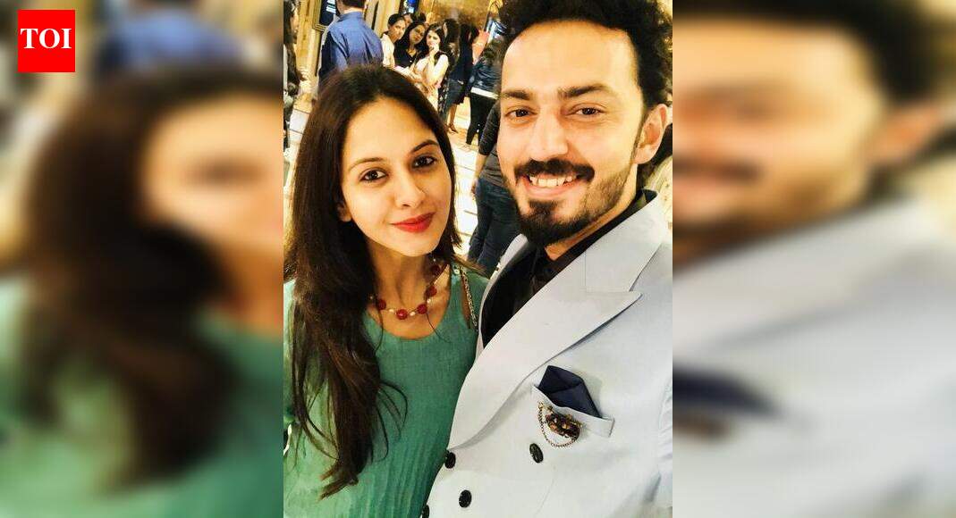 Poems: Dhwani Gautam to adapt his poems into a music album | Gujarati ...