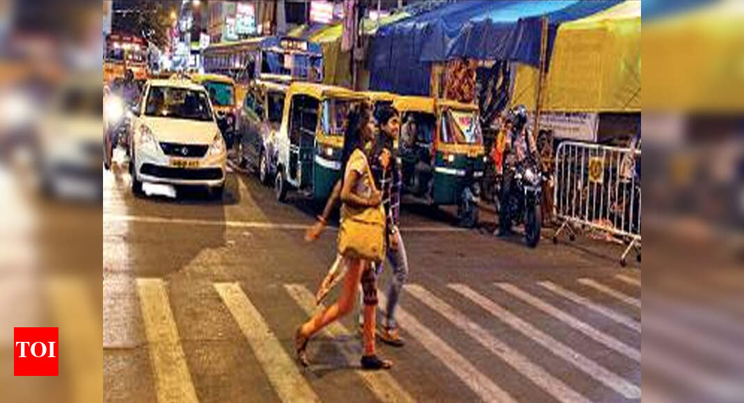 Woman trips, crushed by bus on Gariahat Road | Kolkata News - Times of ...