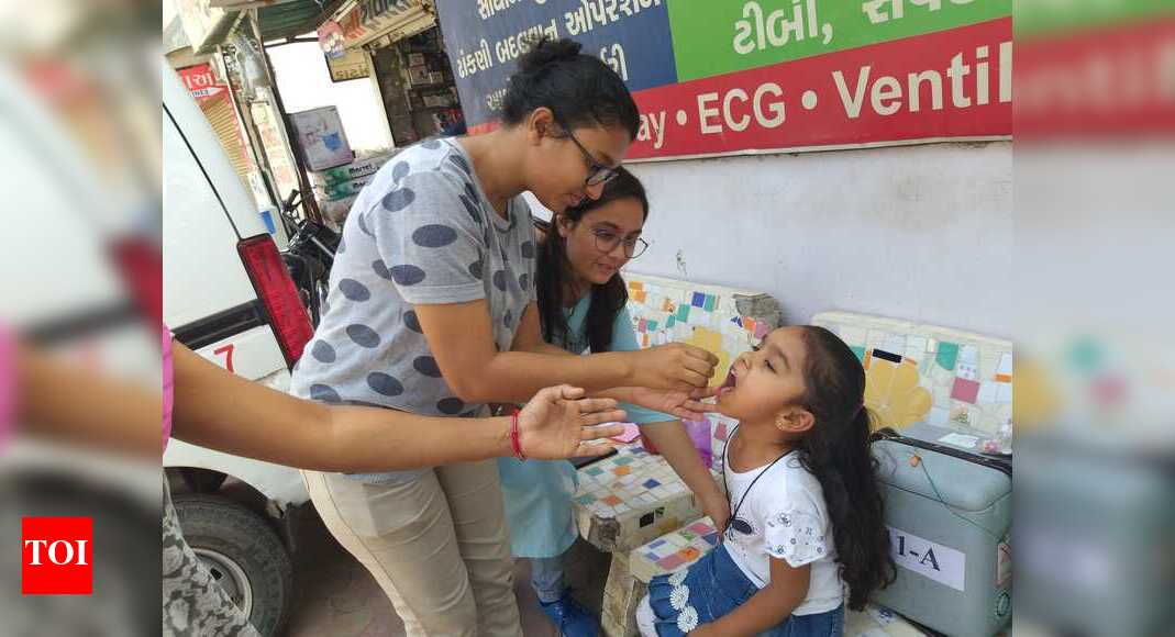 Students give polio drops to kids | Events Movie News - Times of India