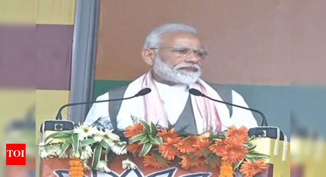 PM Modi becomes ‘chaiwalla’ again in Assam's tea belt - Times of India