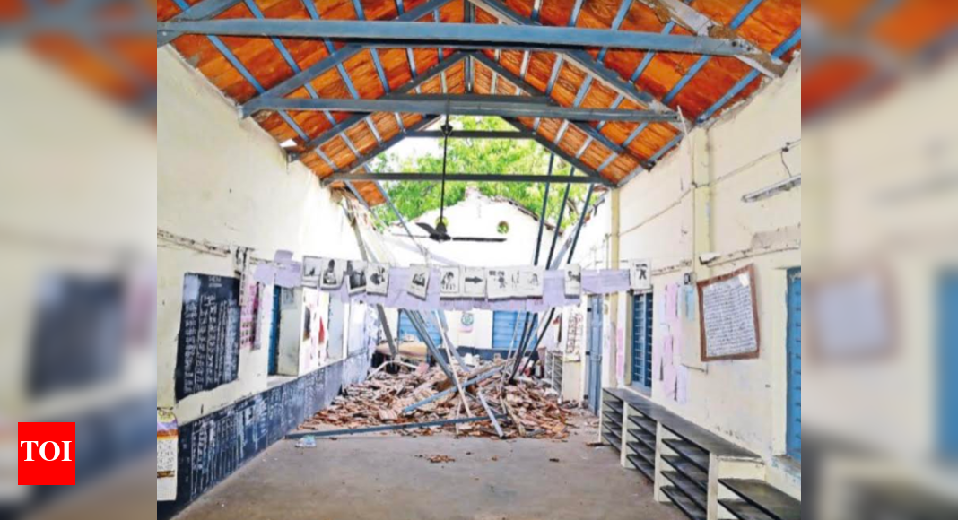 TN school building roof collapses, students safe | Chennai News - The ...