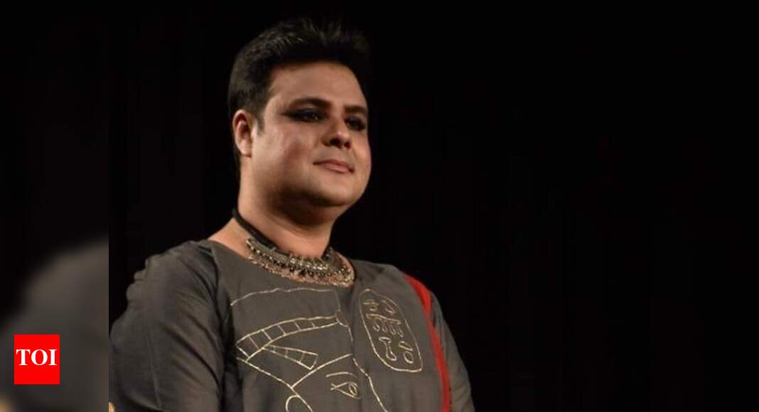 Amid mega shooting, Sujoy gears up for new play | Bengali Movie News ...