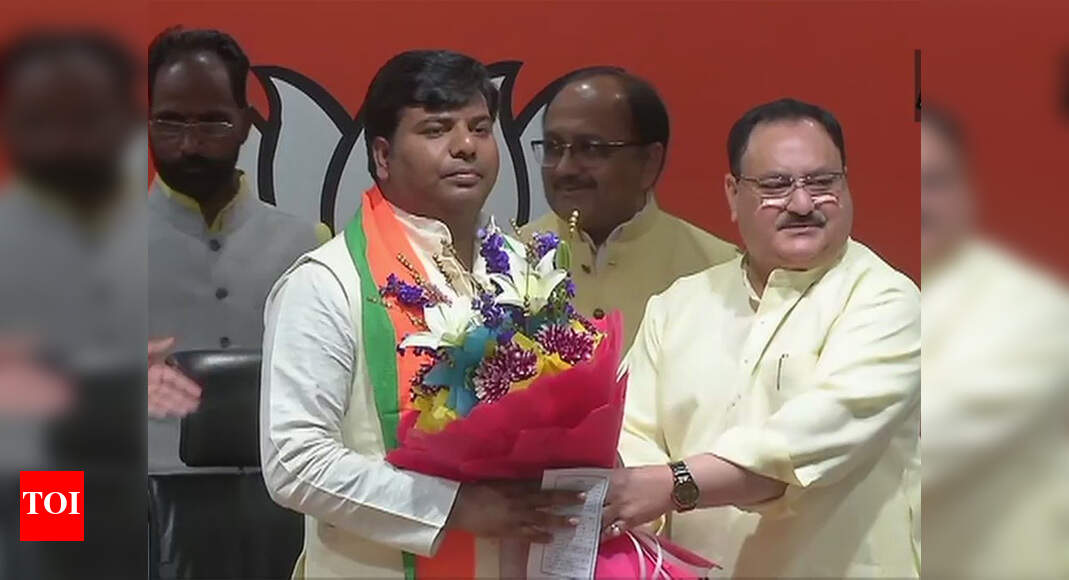 Gorakhpur MP Praveen Kumar Nishad joins BJP - Times of India