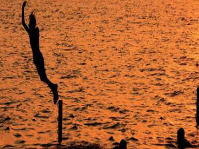 Pune: 22-year-old dives into 3ft pool, dies of head and spinal injuries ...