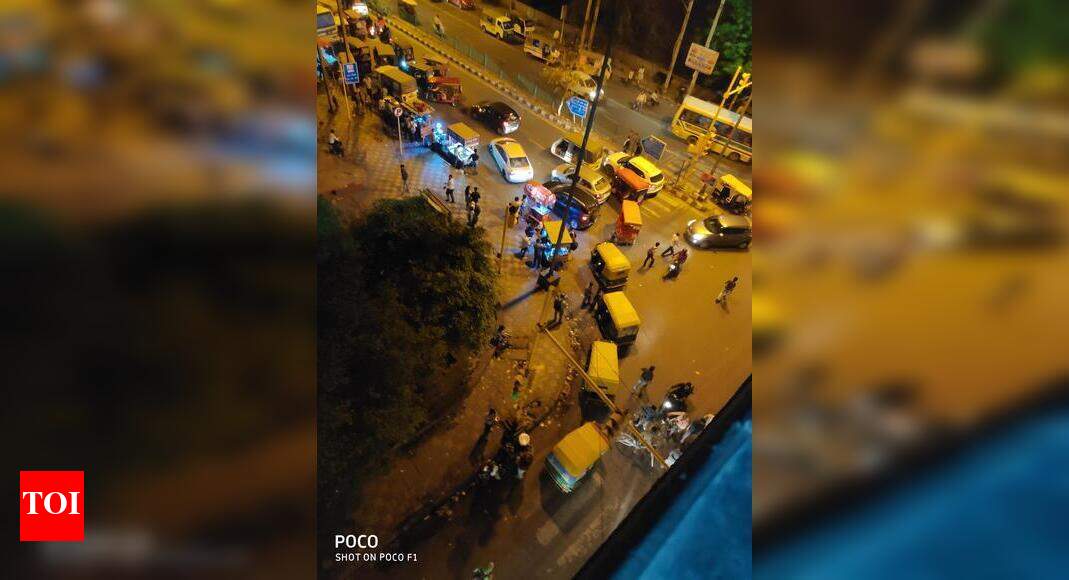 Chaotic situation at Rithala Metro - Times of India