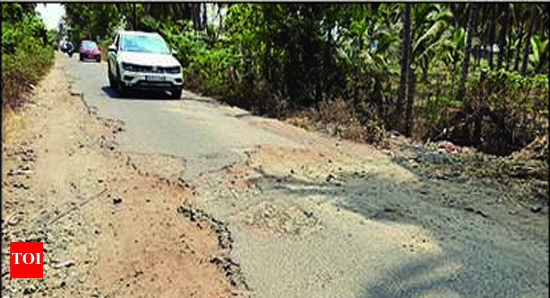 Sorry state of road at Chinnavedampatti irks commuters | Coimbatore ...