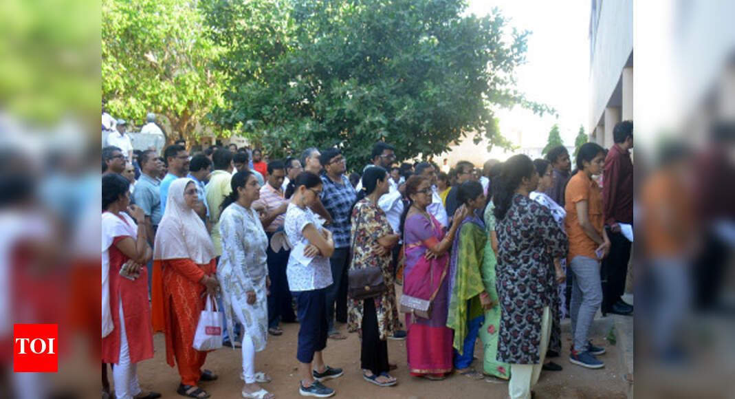 Voting picks up in northern Andhra Pradesh - Times of India