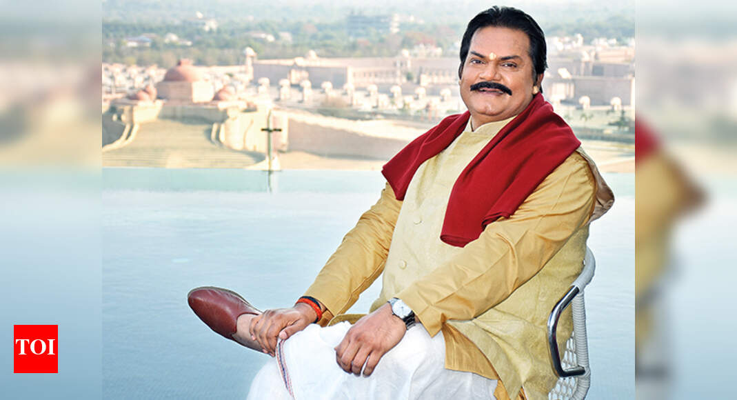 Akhilendra Mishra loves all things Lakhnawi | Hindi Movie News - Times ...