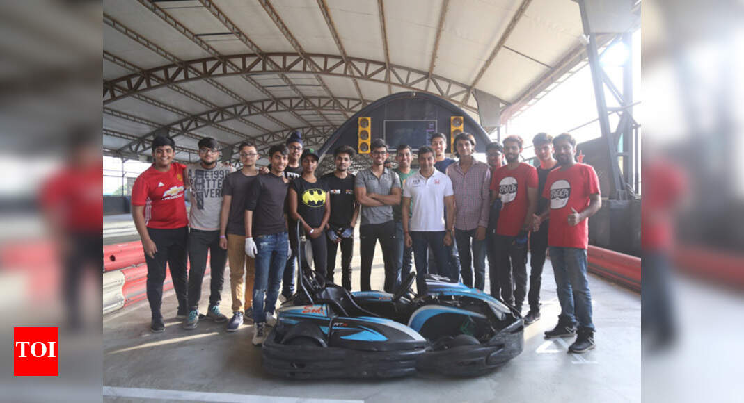 Formula one racer Narain Karthikeyan awards winners of Go-Karting ...